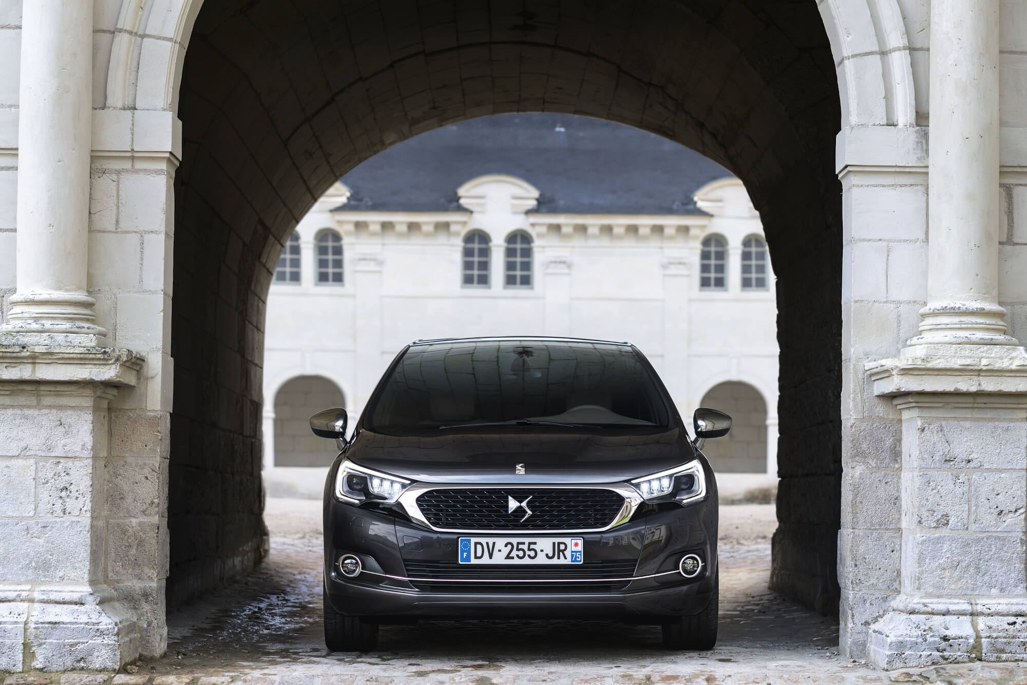 クリーンディーゼルを搭載した「DS 4 BlueHDi」「DS 4 CROSSBACK BlueHDi」を発売 PSAグループ最新、ハイパワー ...