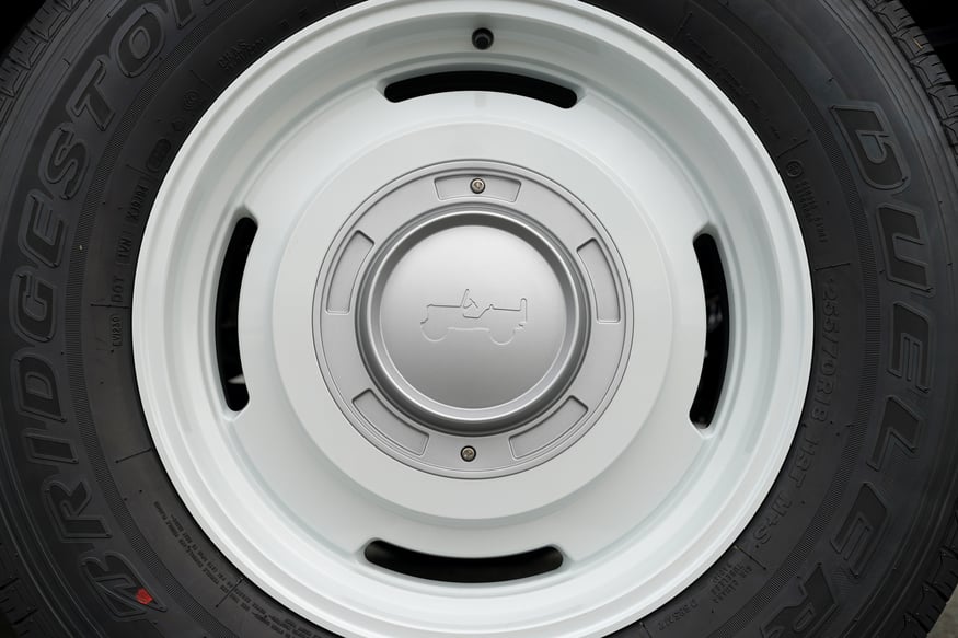 ジープ 限定車 「Jeep® Wrangler Snow Trace」を発売 | Stellantis ジャパン株式会社